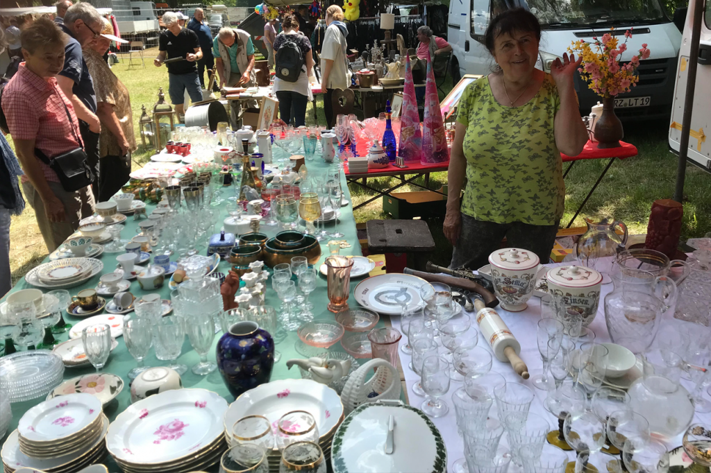 Kunst-, Antik- und Trödelmarkt zum Tag des offenen Schlosses & Parkfest Lindenau (OL ...